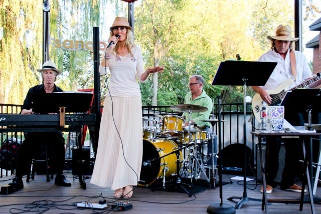Pamela DeMarche – Jazz and Blues Vocalist